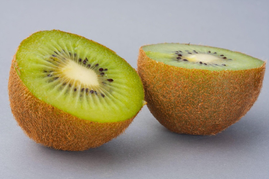 Can Dogs Eat Kiwi? And How Much Is Safe?